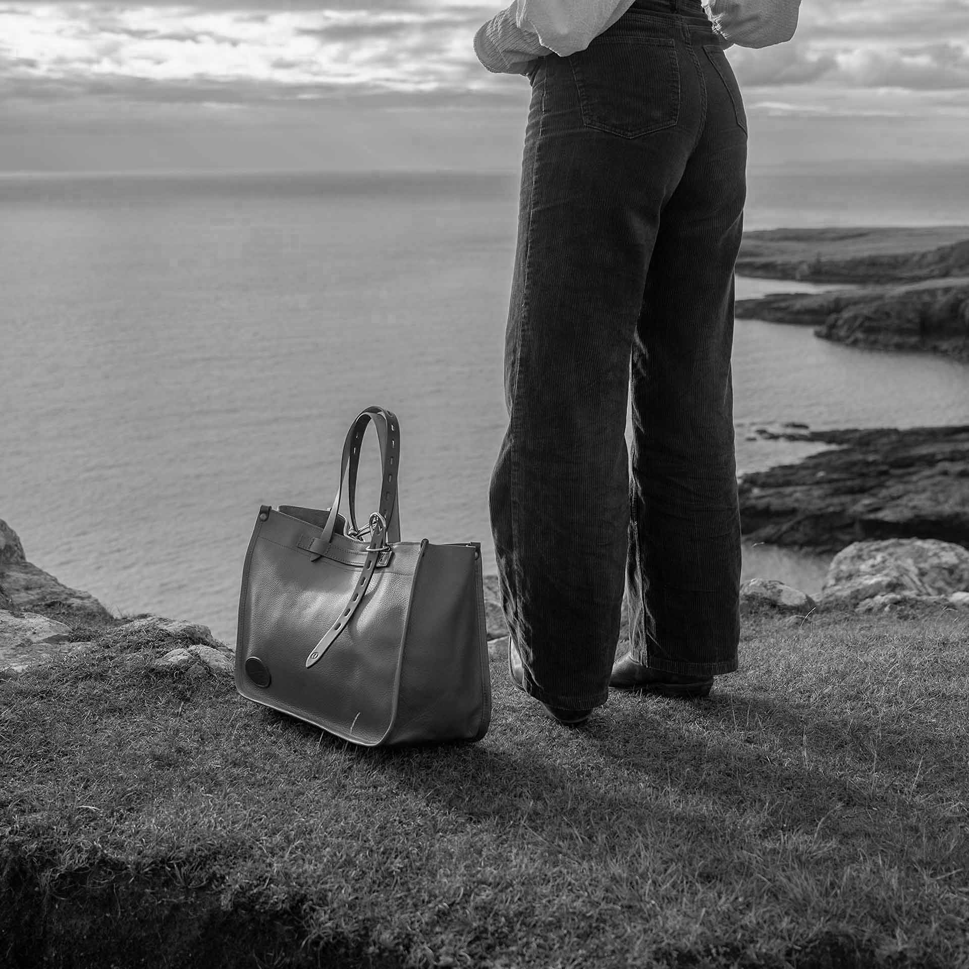 Bazéla Women's Leather Tote Bag - Navy Blue - Bleu de Chauffe